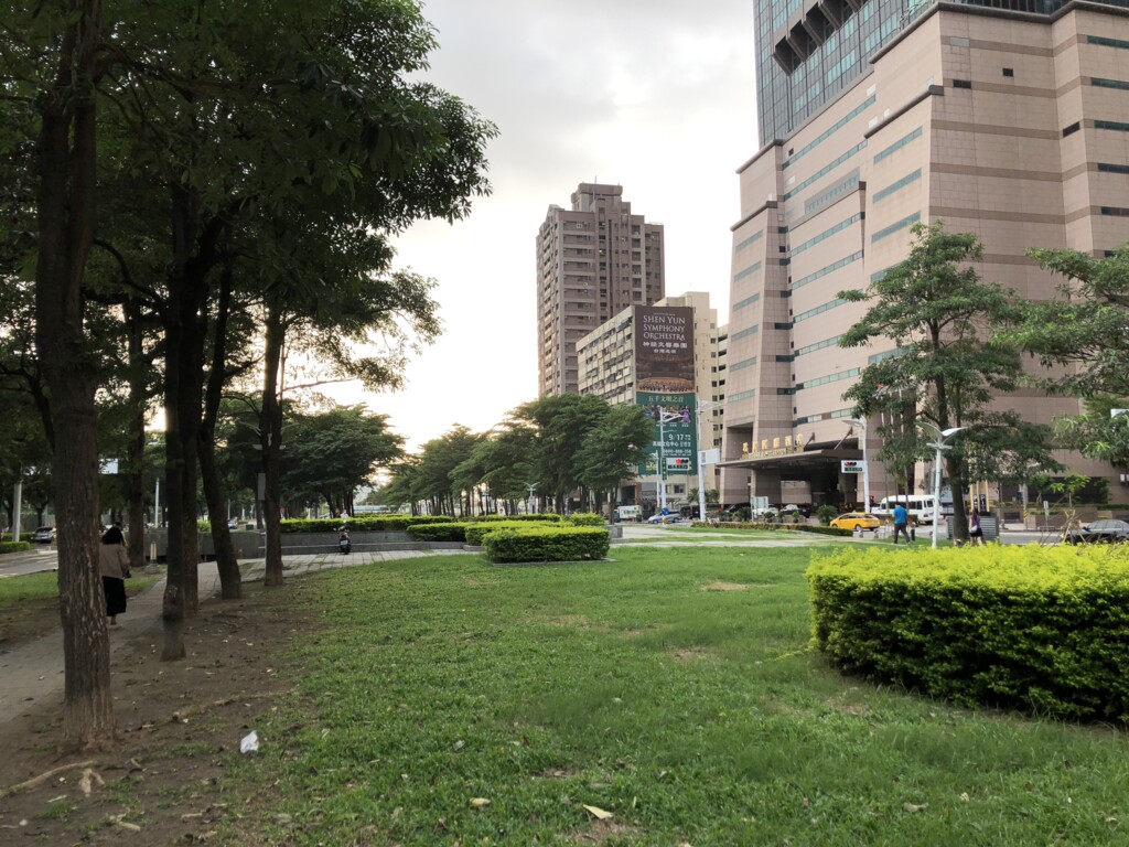 新光諾貝爾大廈高雄市苓雅區新光路電梯大廈三多商圈r8捷運站景觀邊間3房平車 房屋出售 樂屋網