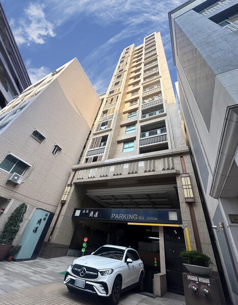福懋鼎湛高雄市苓雅區青年二路電梯大廈亞灣漢神福懋鼎湛大四房平車 房屋出售 樂屋網