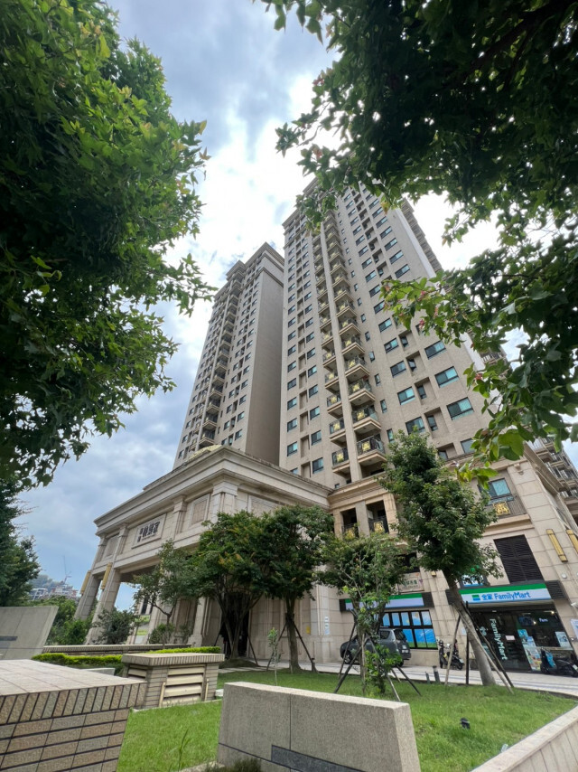 A7合宜名店城麗寶快樂家桃園市龜山區文青路電梯大廈a7捷運站旁面中庭大棟距前後陽台雙衛開窗雙車位 房屋出售 樂屋網