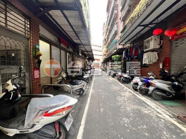 新北市三重區車路頭街,公寓,27年屋~好新~三和國中低總價一樓有增建使用大 | 房屋出售 | 樂屋網