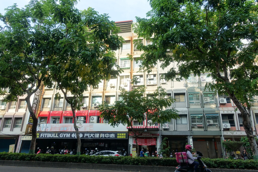 憲德大樓高雄市前鎮區和平二路電梯大廈【需整理】英明國中低總價超值兩房 房屋出售 樂屋網