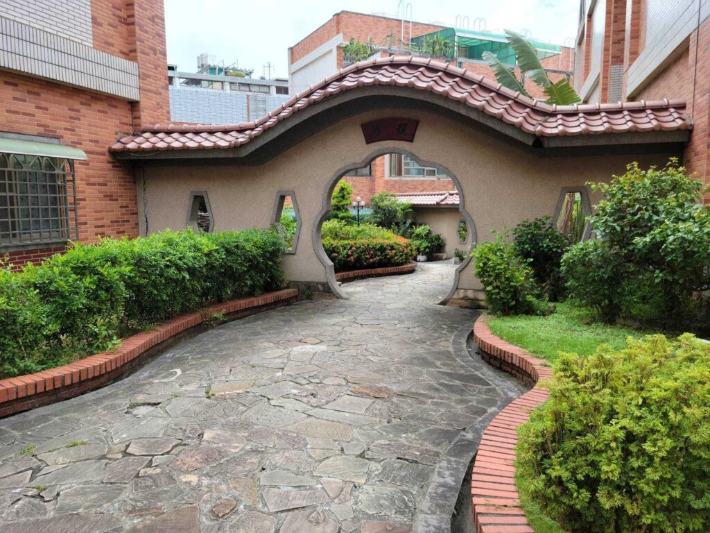 台中市南屯區嶺東南路透天厝泉福天郡~嶺東商圈~近中科密園區~屋況佳 房屋出售 樂屋網