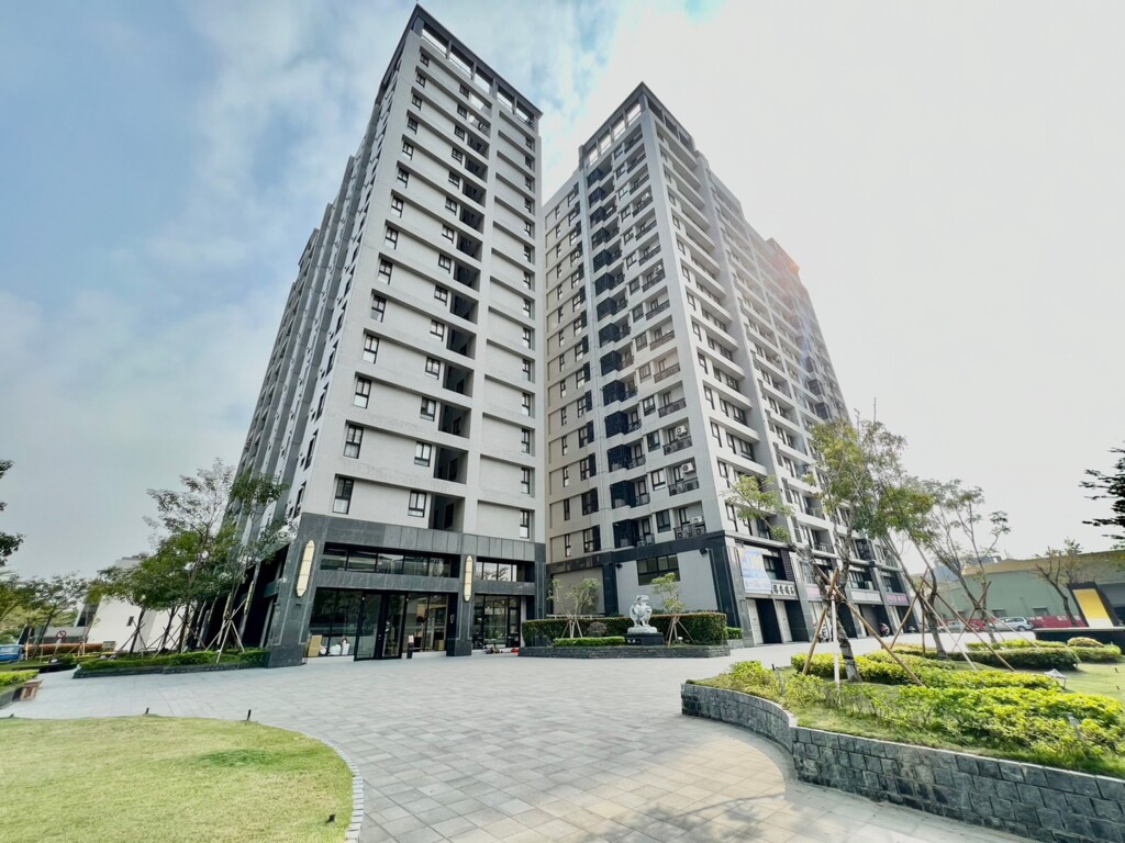龍騰上河城樂淘淘高雄市鳳山區北昌五街電梯大廈華鳳特區上河城中樓層明亮採光三房獨立大平車 房屋出售 樂屋網