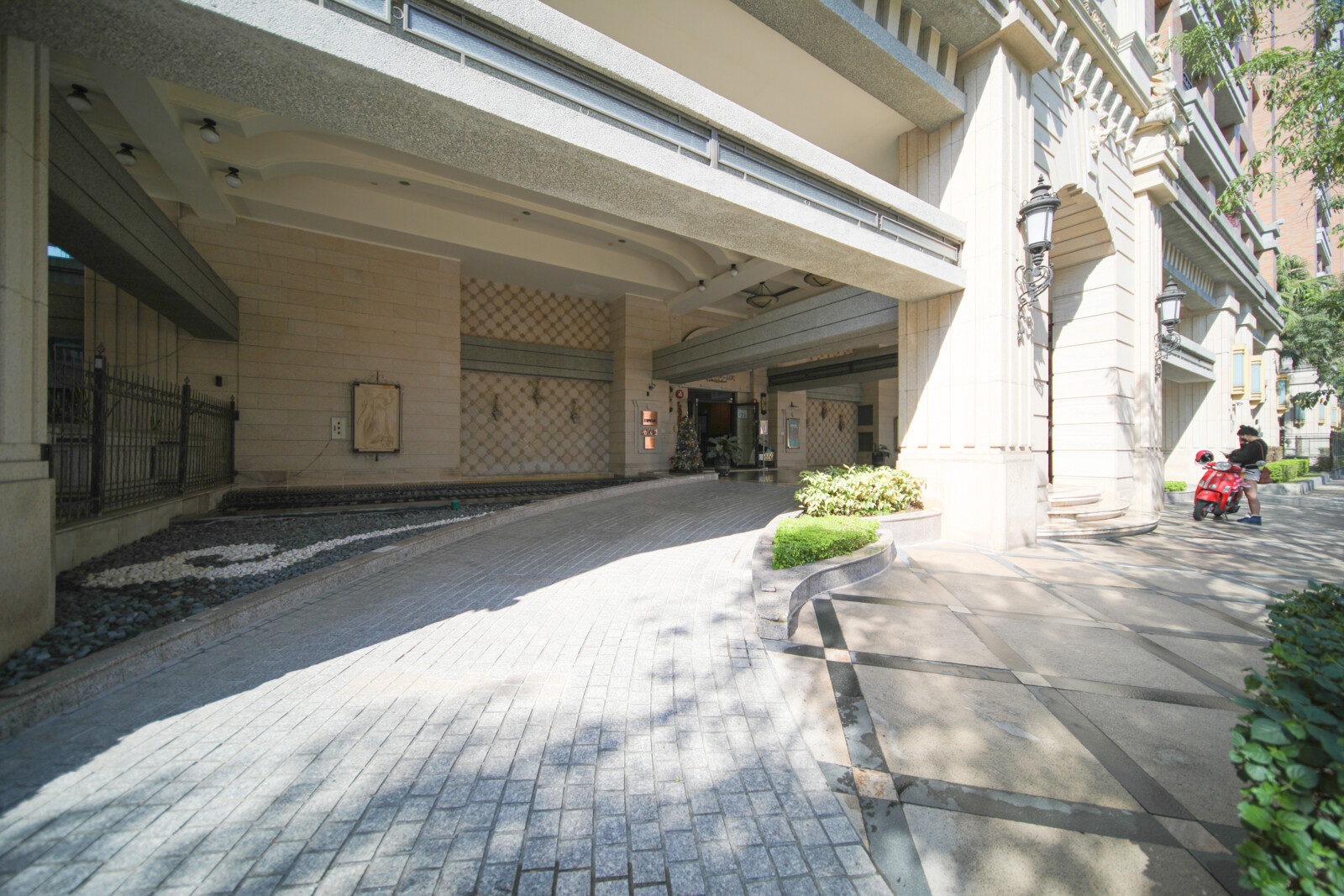 鳳凰冠高雄市橋頭區經武路電梯大廈橋頭鳳凰冠又來啦！高樓有景觀2房2衛含車位 房屋出售 樂屋網