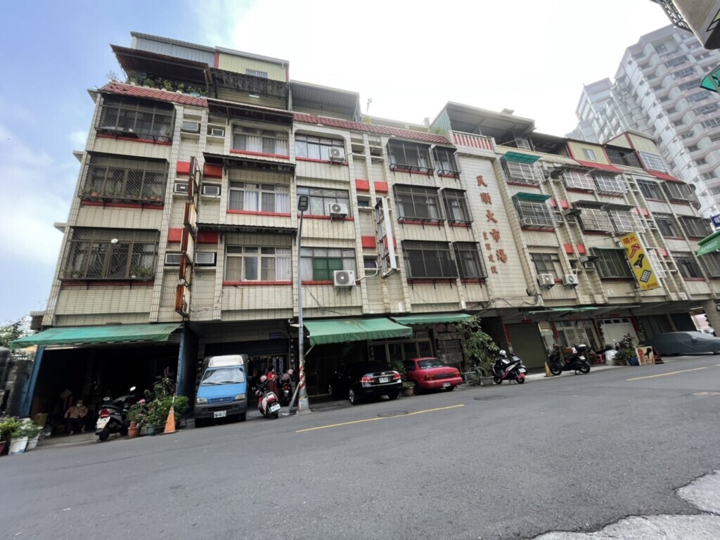 高雄市三民區和順街透天厝近灣仔內站and鼎山站雙輕軌收租車庫透天 房屋出售 樂屋網