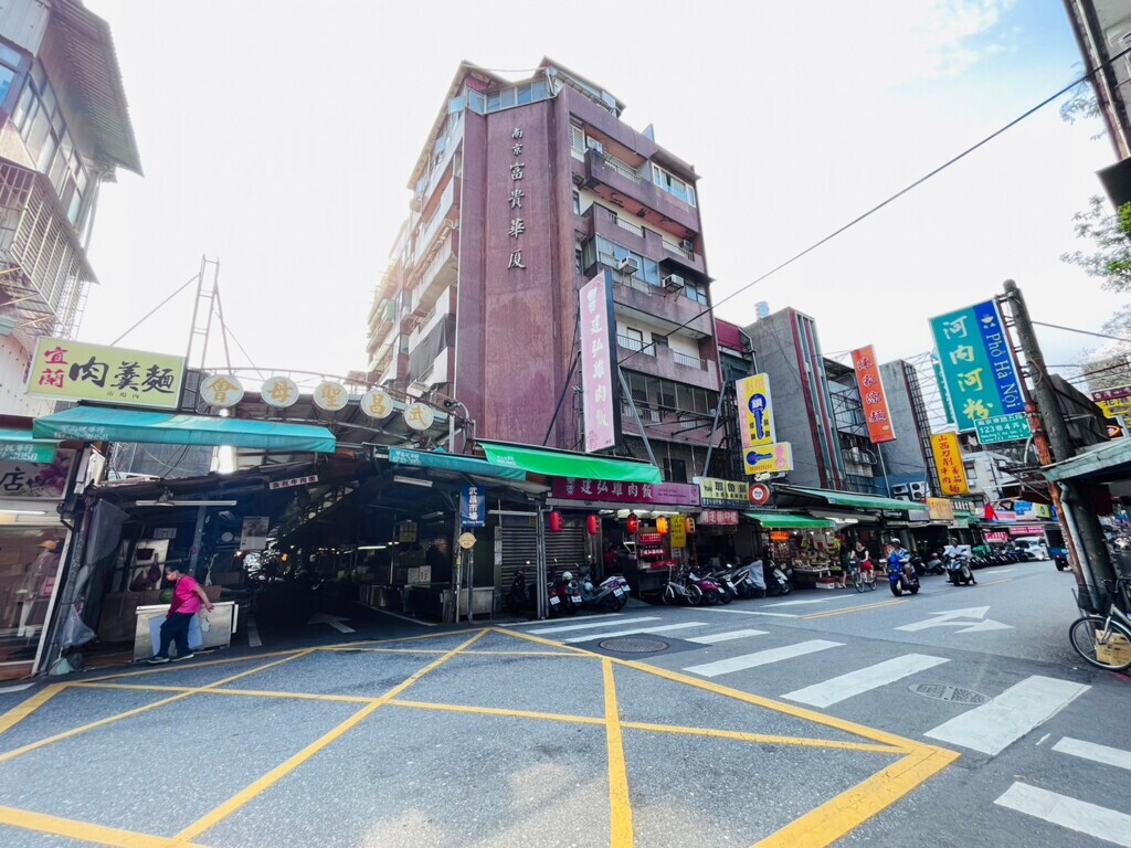 台北市松山區南京東路五段透天厝松山⭐️南京三民捷運大透天厝⭐️21世紀陳鴻毅 房屋出售 樂屋網
