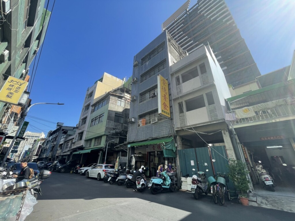 高雄市前金區南台橫路透天厝近火車站南台橫路正街上買地送屋 房屋出售 樂屋網