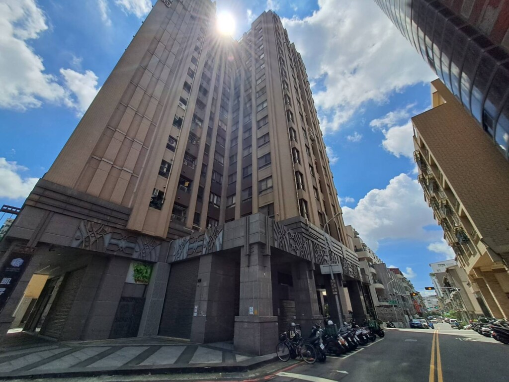 浪漫紐約台中市北區進化北路電梯大廈中國醫商圈浪漫紐約漂亮2房 房屋出售 樂屋網