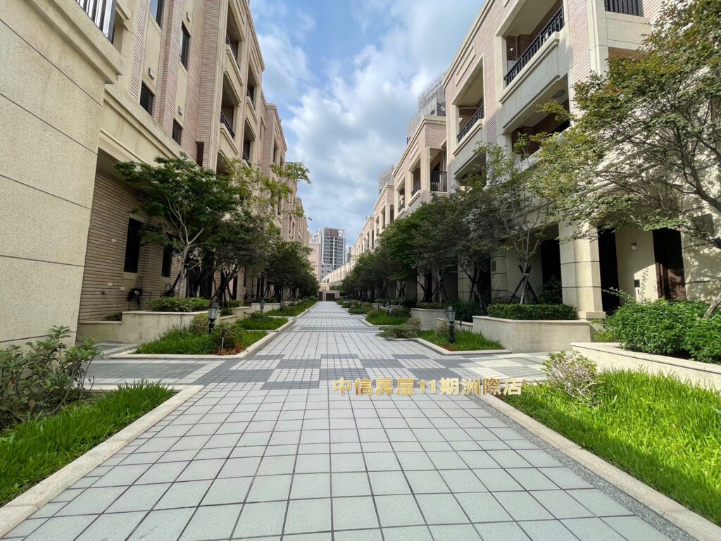 鵬程微笑莊園麗舍區地上權台中市太平區立功路別墅新光重劃區 雙車 花園 電梯別墅 間間套房 房屋出售 樂屋網