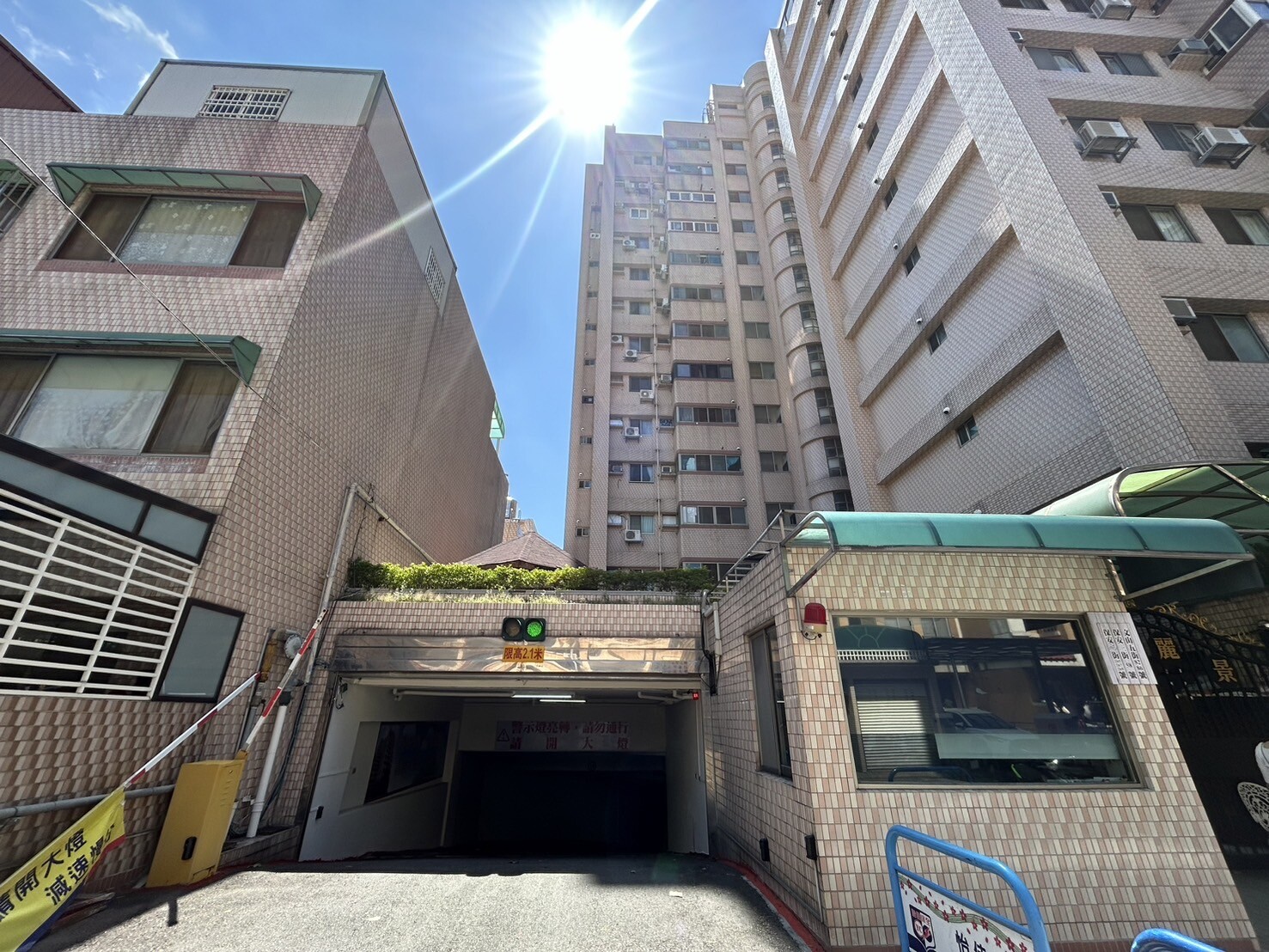 嶺東稀有次頂樓三房平車露臺戶 台中市南屯區買房子、房屋出售 樂屋網