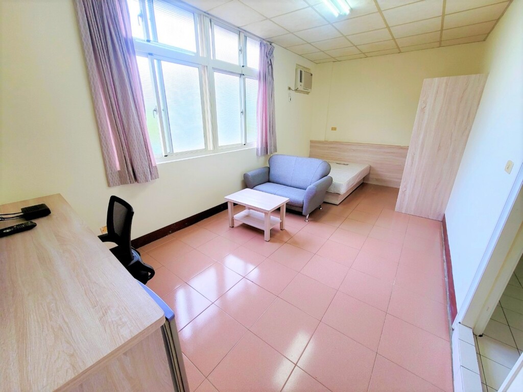 新竹縣竹北市光明十街一段透天厝♥️ar①台元②家樂福商圈③小資套房 房屋出租 樂屋網