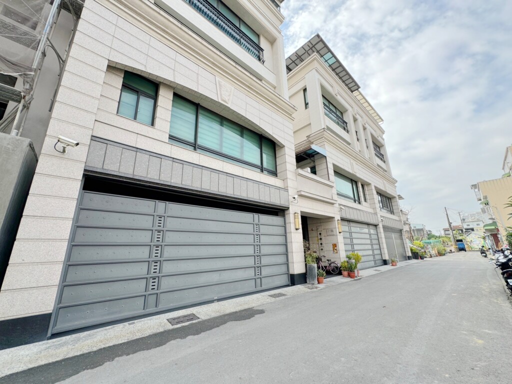 高雄市橋頭區成功南路別墅北高雄橋頭科學園區大地建坪氣派面寬雙車電梯豪墅 房屋出售 樂屋網