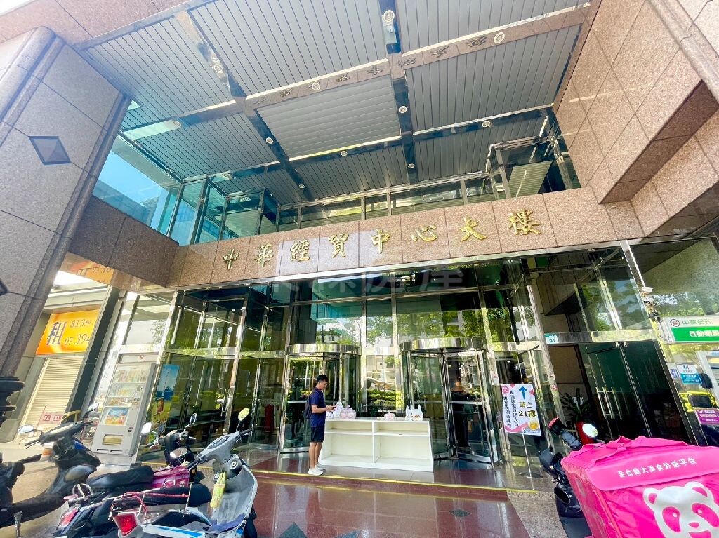 高雄市前鎮區中山二路亞洲新灣區三多商圈捷運中華經貿優質商辦出租 樂屋網