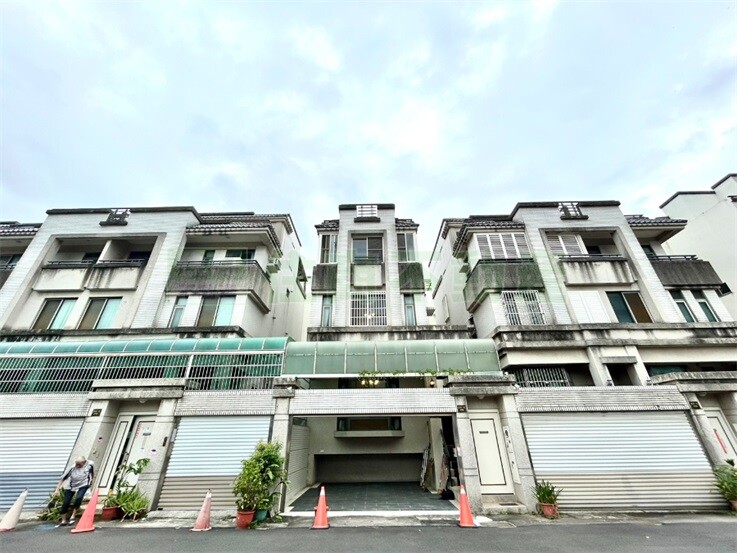 雙公園臨路大面寬獨棟別墅 台中市東區買房子、房屋出售 樂屋網