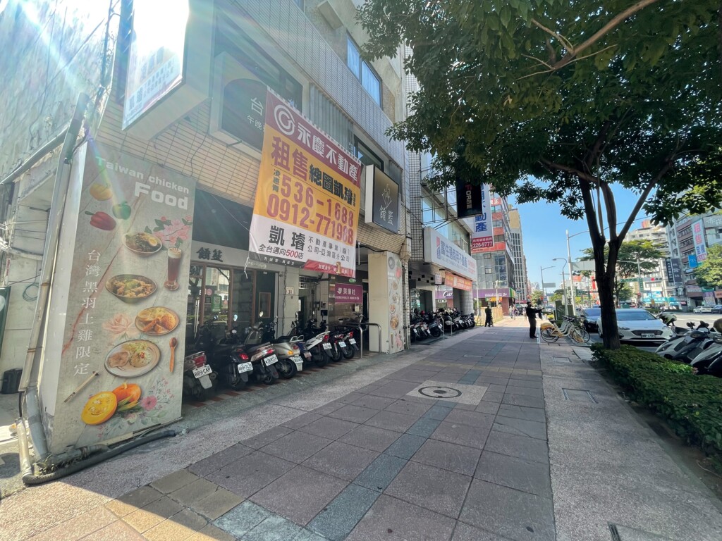高雄市新興區中正三路電梯大廈信義國小捷運 中正路上大店面 房屋出租 樂屋網