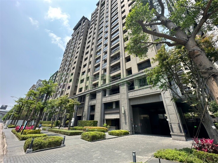 新北市新莊區福德一街電梯大廈e537冠德鼎華三房雙車位 房屋出售 樂屋網