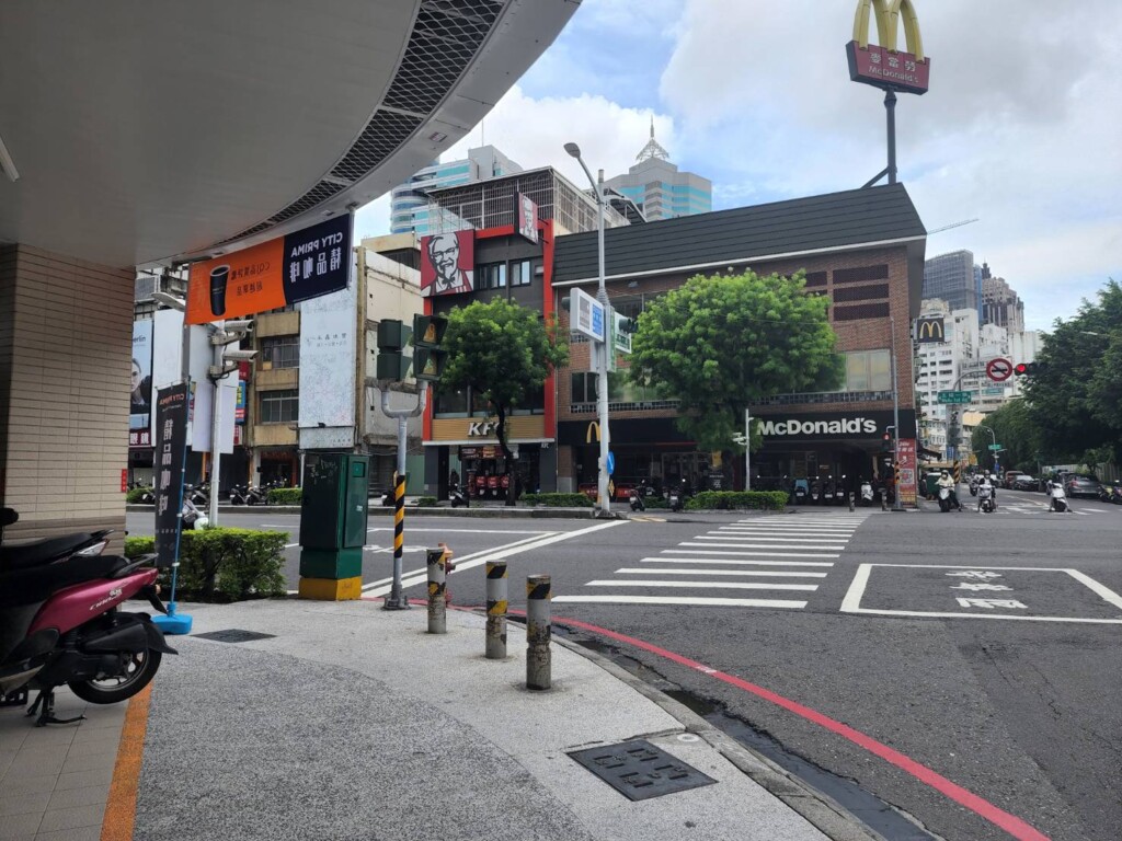 高雄市苓雅區五福一路電梯大廈文化中心五福國中學區二房 房屋出租 樂屋網