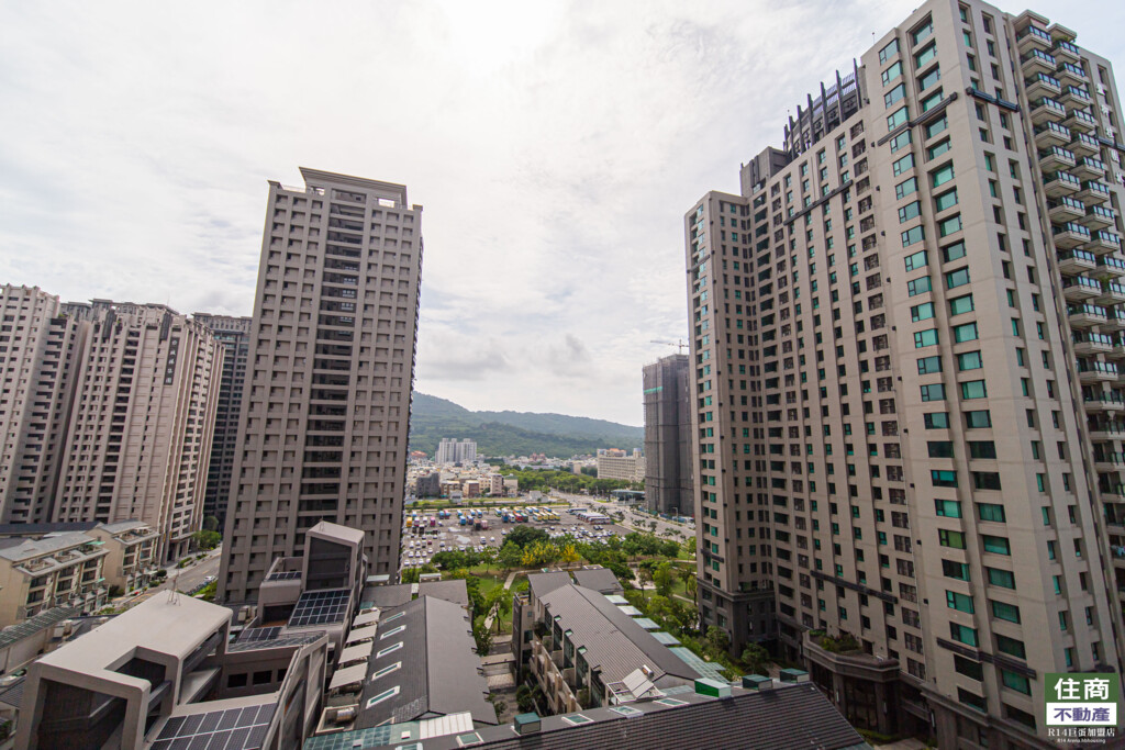 河歌山高雄市鼓山區美術南二路電梯大廈住商拳擊麻麻 河歌山高樓層採光三房車位 房屋出售 樂屋網