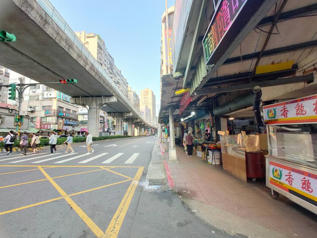 台北市內湖區康寧路一段透天厝湖光商圈收租店面 收租金雞母稀有透天店面釋出 房屋出售 樂屋網