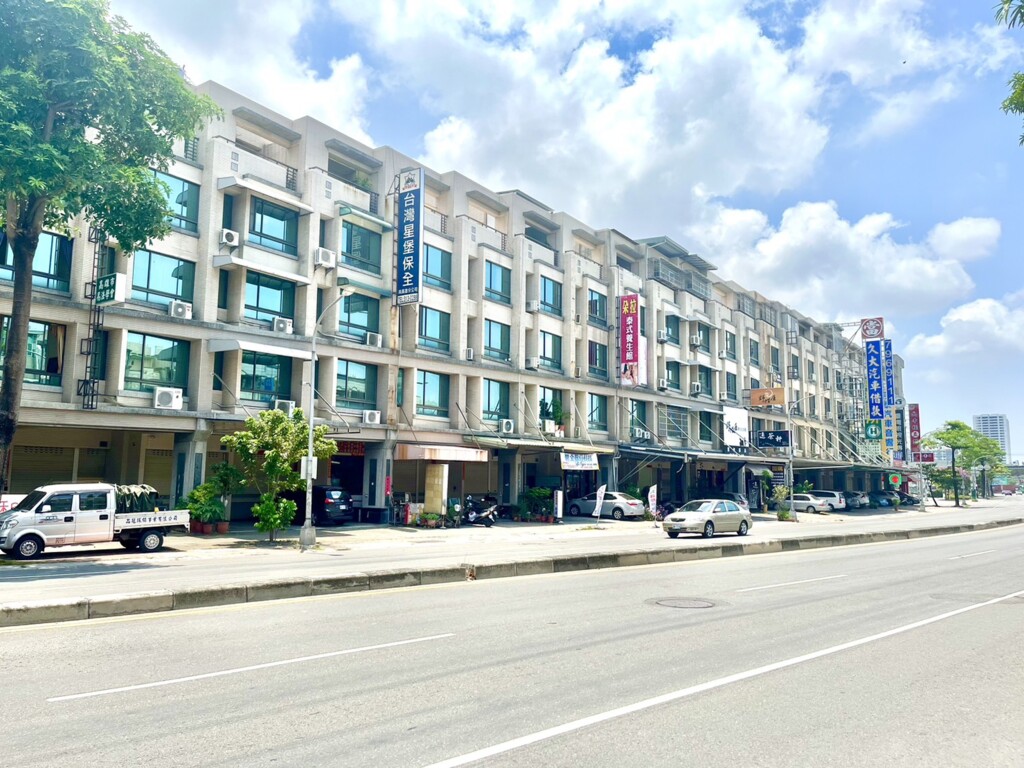 高雄市鳳山區鳳頂路透天厝｜頂新商圈｜黃金店面｜正鳳頂路｜三樓透天 房屋出售 樂屋網