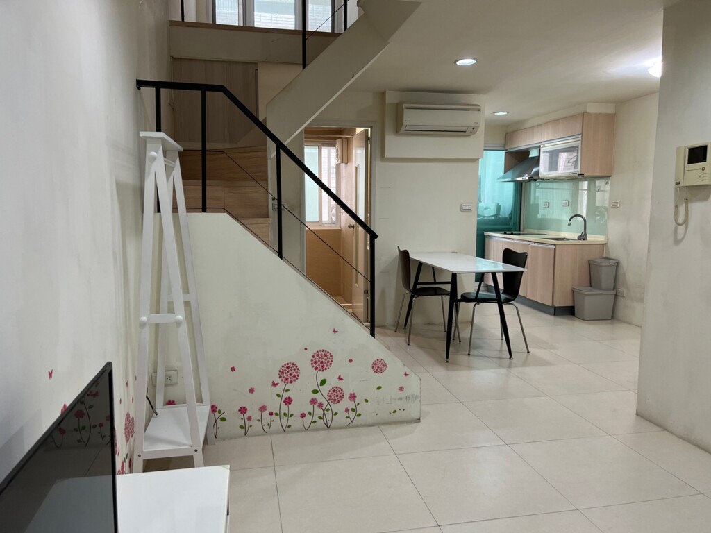 俠客二館雲天芳泉新竹縣竹北市縣政二路樓中樓專任俠客樓中樓三室有陽台 喜歡來談 房屋出售 樂屋網