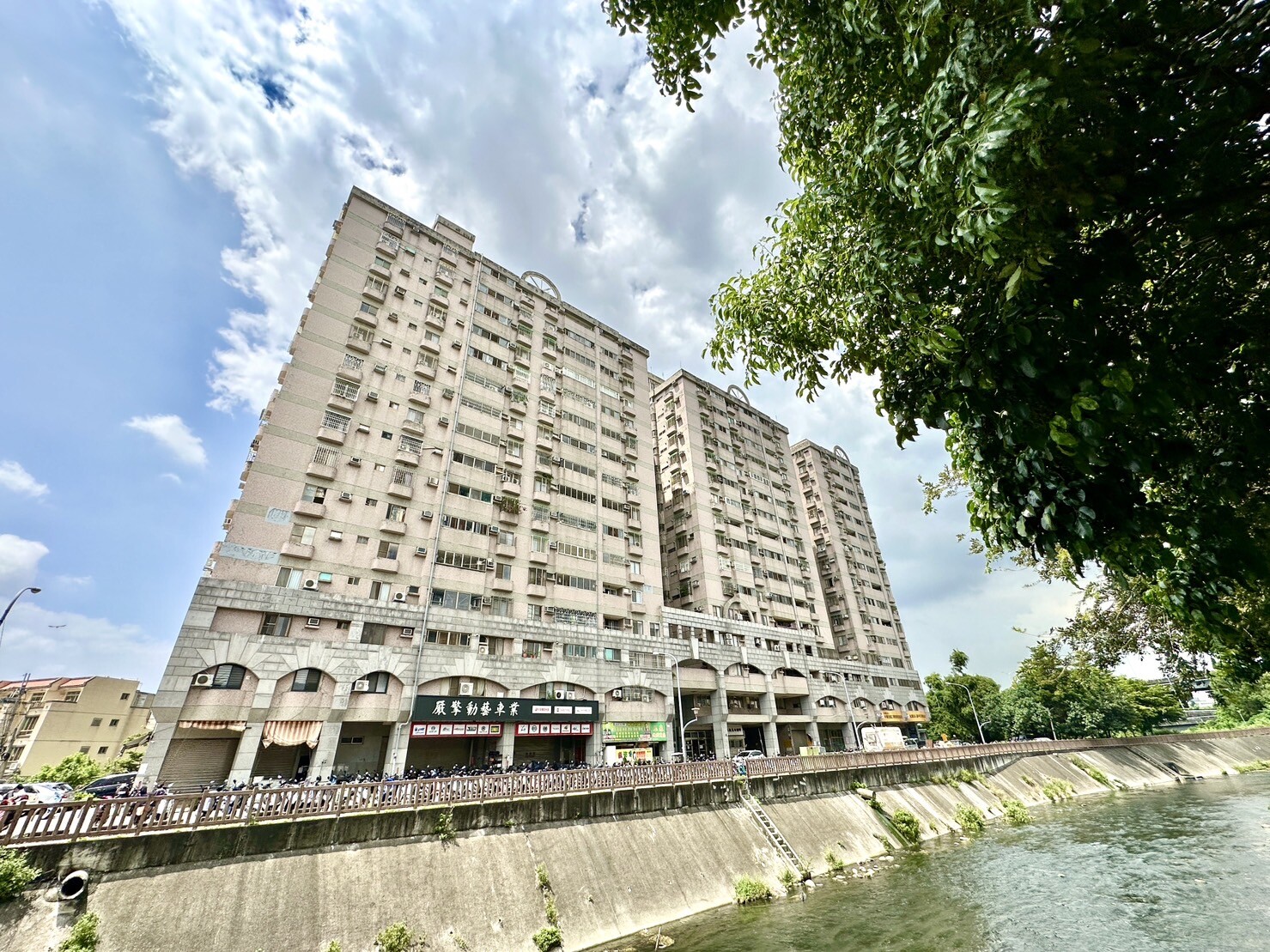凱撒生活園邸台中市烏日區中山路一段電梯大廈明道商圈近南區免千萬三房車位 房屋出售 樂屋網