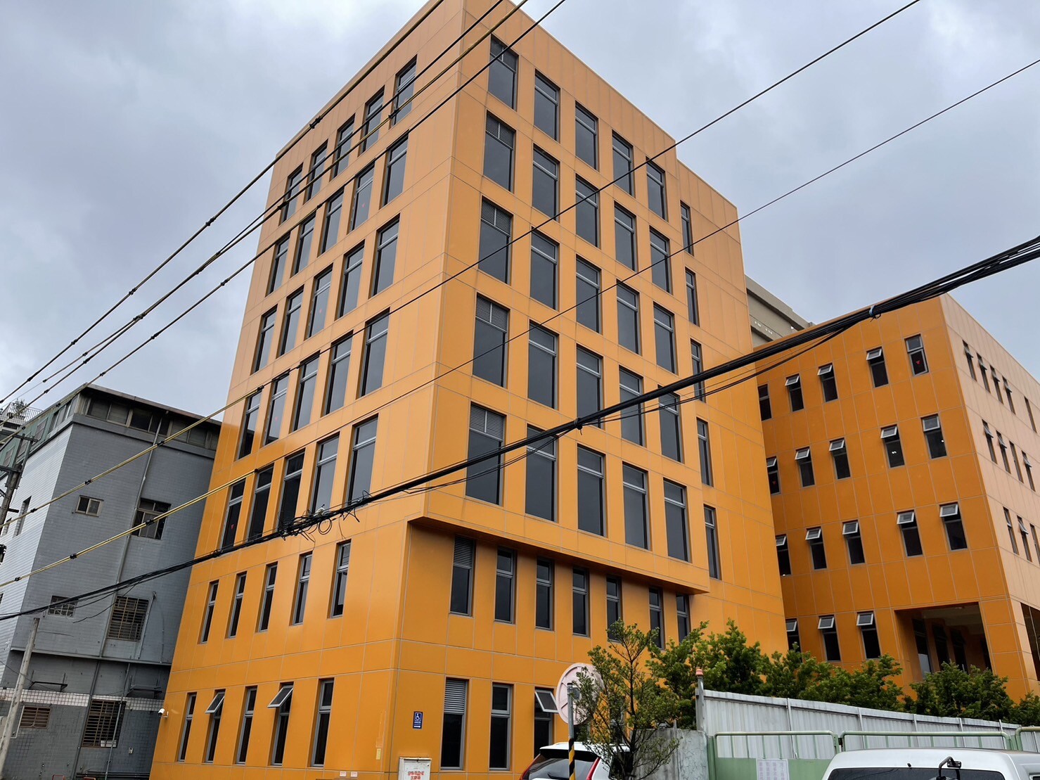 廠辦土城企業大樓一樓~七樓『辜信諺』買賣找我最安心新北市土城區承天路 樂屋網 廠房買賣
