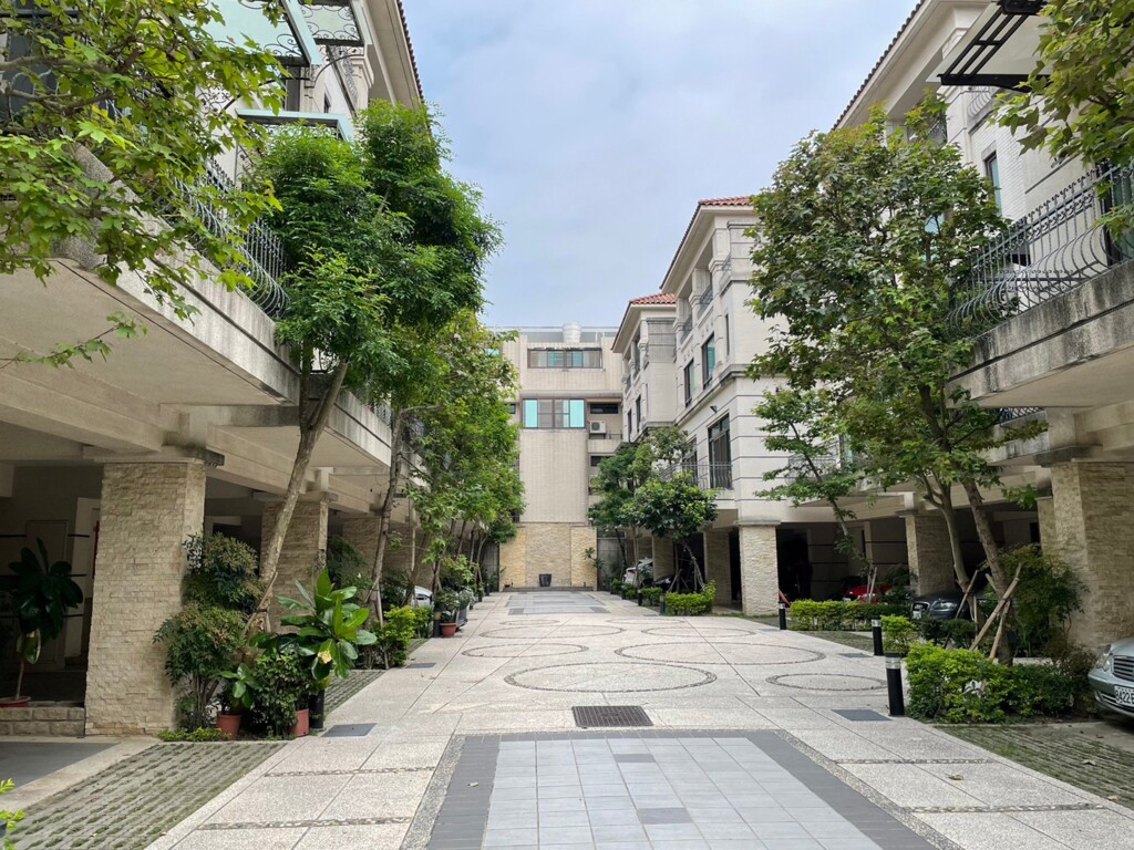 台中市沙鹿區北勢五街別墅專約靜宜商圈雙車位孝親別墅【升盧不動產】 房屋出售 樂屋網