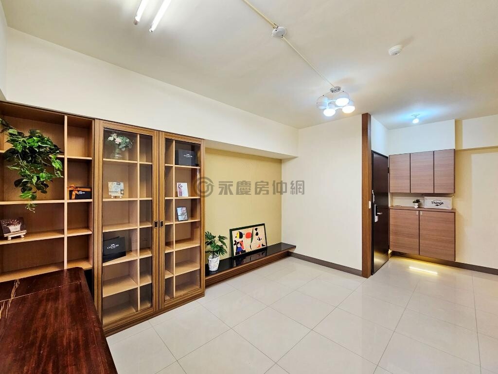 森美術高雄市鼓山區美術東八街電梯大廈美術館⭐青海商圈⭐精美裝潢⭐室內17坪大2房 房屋出售 樂屋網