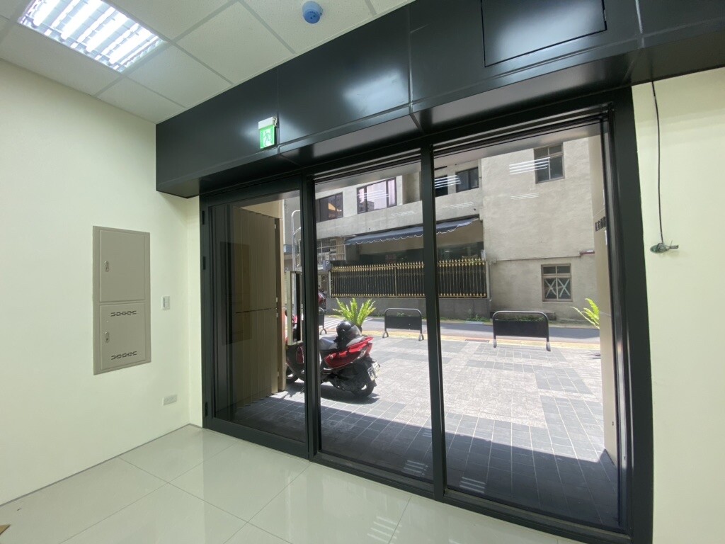 長安雋台北市大同區長安西路電梯大廈后火車站全新金店面 房屋出租 樂屋網