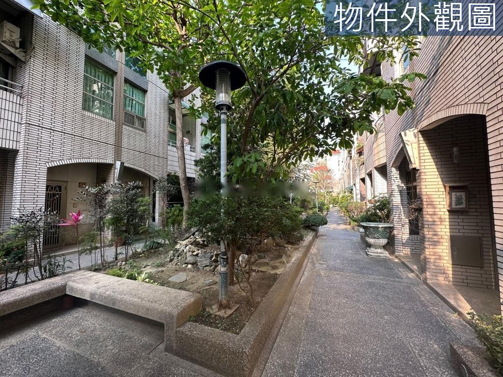 鳥松國中旁~美麗皇家歐式庭院優質車墅 高雄市鳥松區美麗皇家買房子、房屋出售 樂屋網