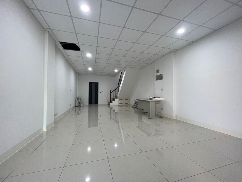 台南市南區健康路二段透天厝台南租屋~健康路全新翻修店面一套房 房屋出租 樂屋網