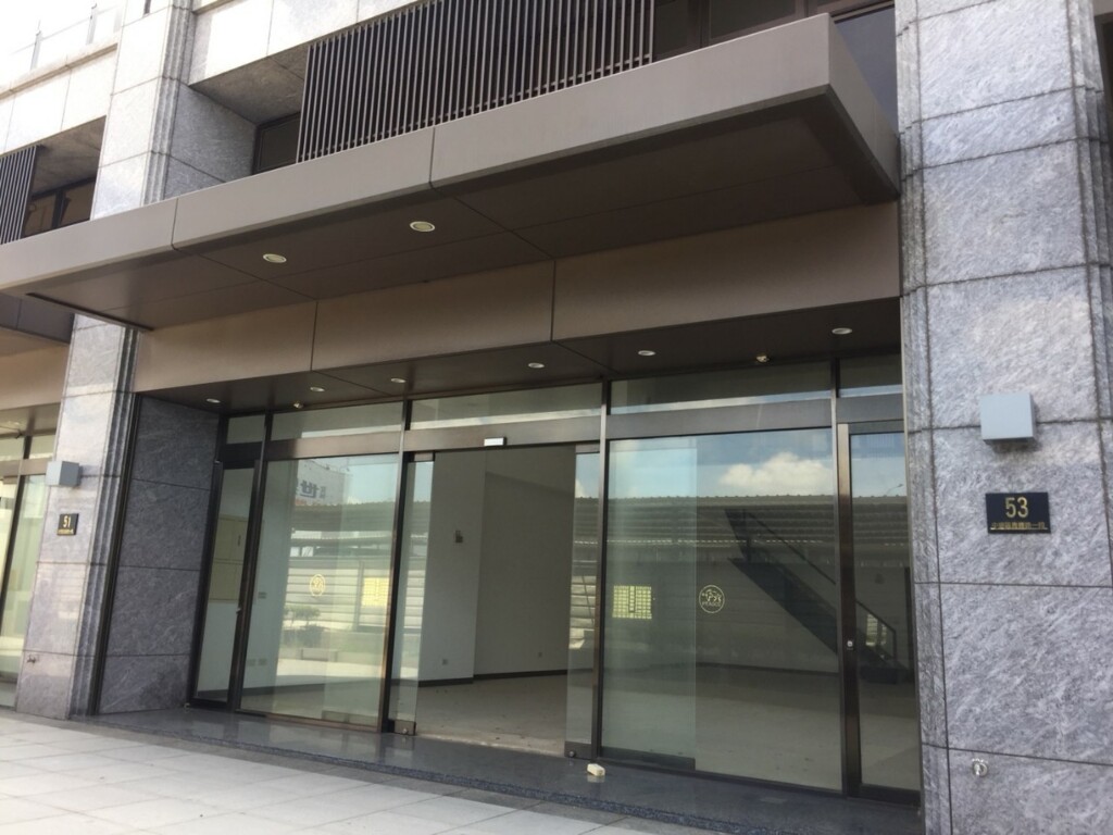 站前之星布拉格站前之星桃園市中壢區青峰路一段電梯大廈高鐵站★布拉格商辦★一樓挑高辦公室╱店面 房屋出租 樂屋網