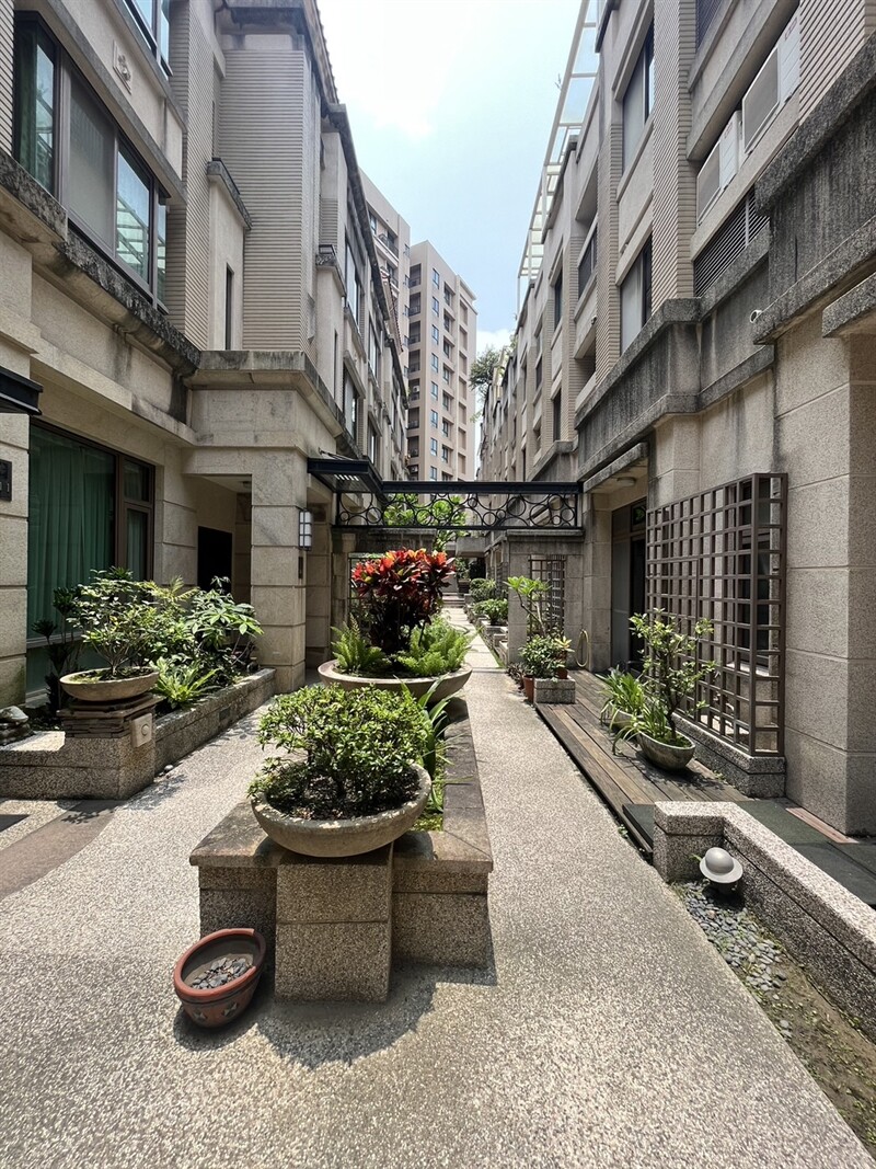 精湛莫內台中市南屯區三厝街別墅精湛莫內雙車臨路別墅 房屋出售 樂屋網