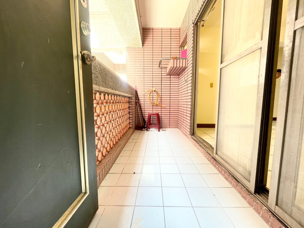 大墩皇家台中市西屯區大隆路電梯大廈葉瑋哥★大業國中★入門玄關專簽3房 房屋出售 樂屋網
