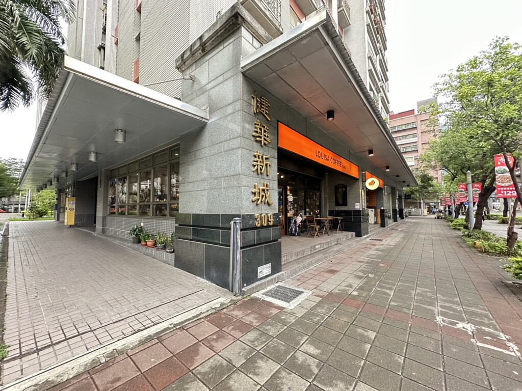 健華新城新北市板橋區文化路一段電梯大廈板橋戴小胖 『稀有』健華新城景觀三房平面車位 房屋出售 樂屋網