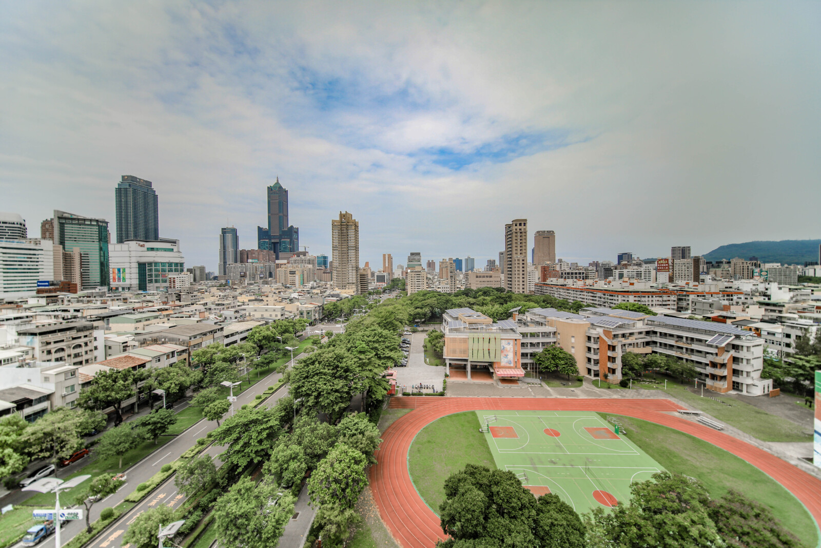 生日公園~林森⾓窗 |穩定租約商辦| 高雄市苓雅區華樹勝利大樓買房子、房屋出售 樂屋網