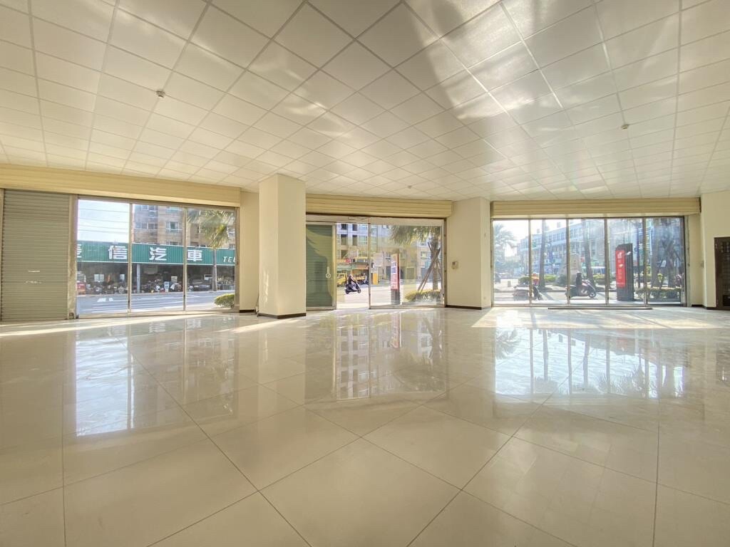 鴻築吾江桃園市中壢區延平路電梯大廈 ️租金店面鴻築吾江 雙面寬 黃金樓店面 ️ 房屋出租 樂屋網