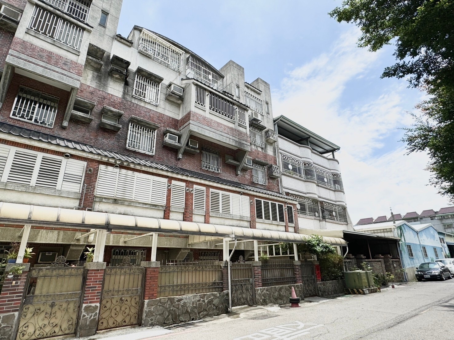 八期鳳凰第一家臨路別墅稀有釋出 台中市南屯區買房子、房屋出售 樂屋網