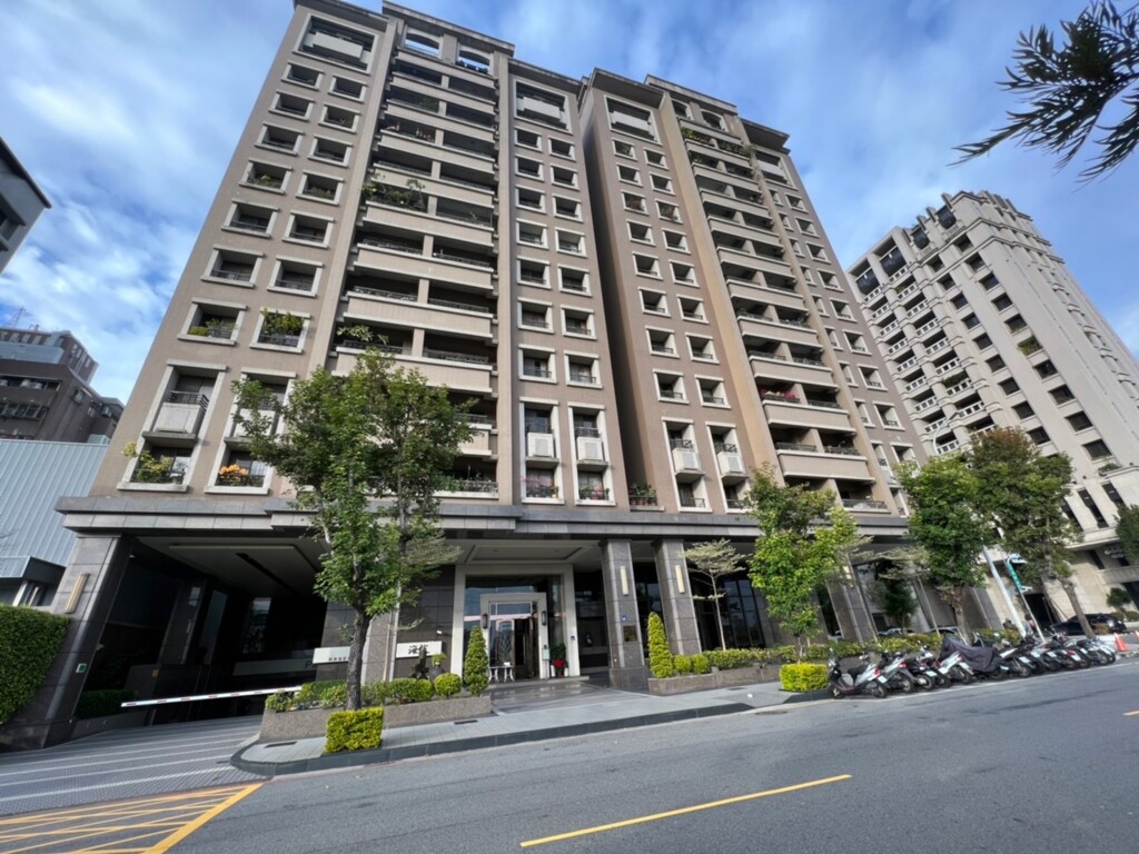 同興協記海悅台中市南屯區文心南七路電梯大廈棋棋推薦有夠超值‼秀泰旁漂亮3房平車 房屋出售 樂屋網