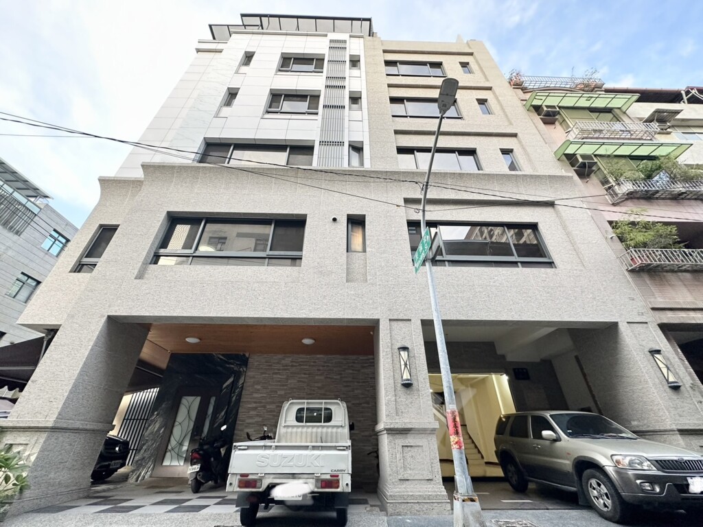 高雄市鼓山區民利街透天厝農十六旁5年新穎電梯透店 房屋出售 樂屋網