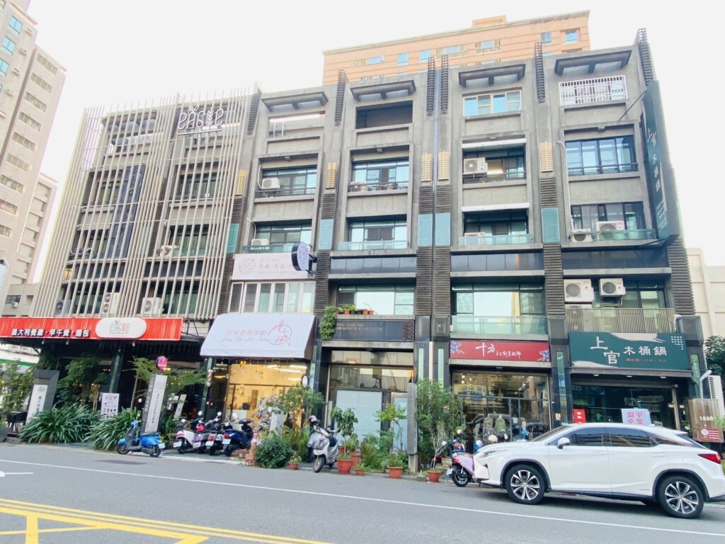 高雄市鼓山區裕誠路店面⚜️農十六超大地坪電梯傳家店面⚜️ 房屋出售 樂屋網