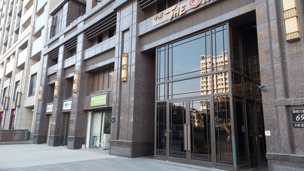 台灣大道theone挑高七米夾層店面 - 中港THE ONE商用物件 | 樂屋網社區行情