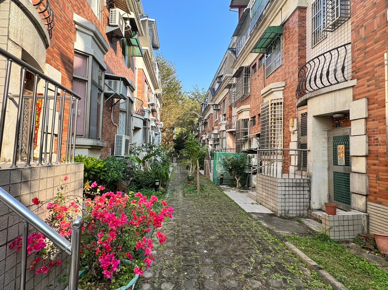 夏威夷社區新竹市香山區五福路一段透天厝夏威夷社區邊間車庫花園別墅 房屋出售 樂屋網