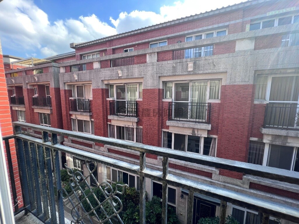 敦峰世紀花園台中市北區天祥街別墅阿家！一中商圈！震後敦峰世紀花園！社區雙車別墅 房屋出售 樂屋網