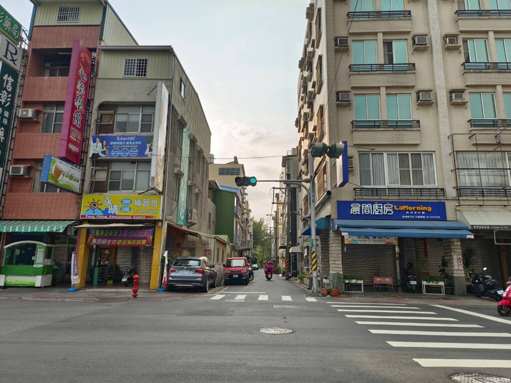 高雄市三民區鼎中路透天厝降⬇️⬇️文藻河堤旁收租透天 房屋出售 樂屋網