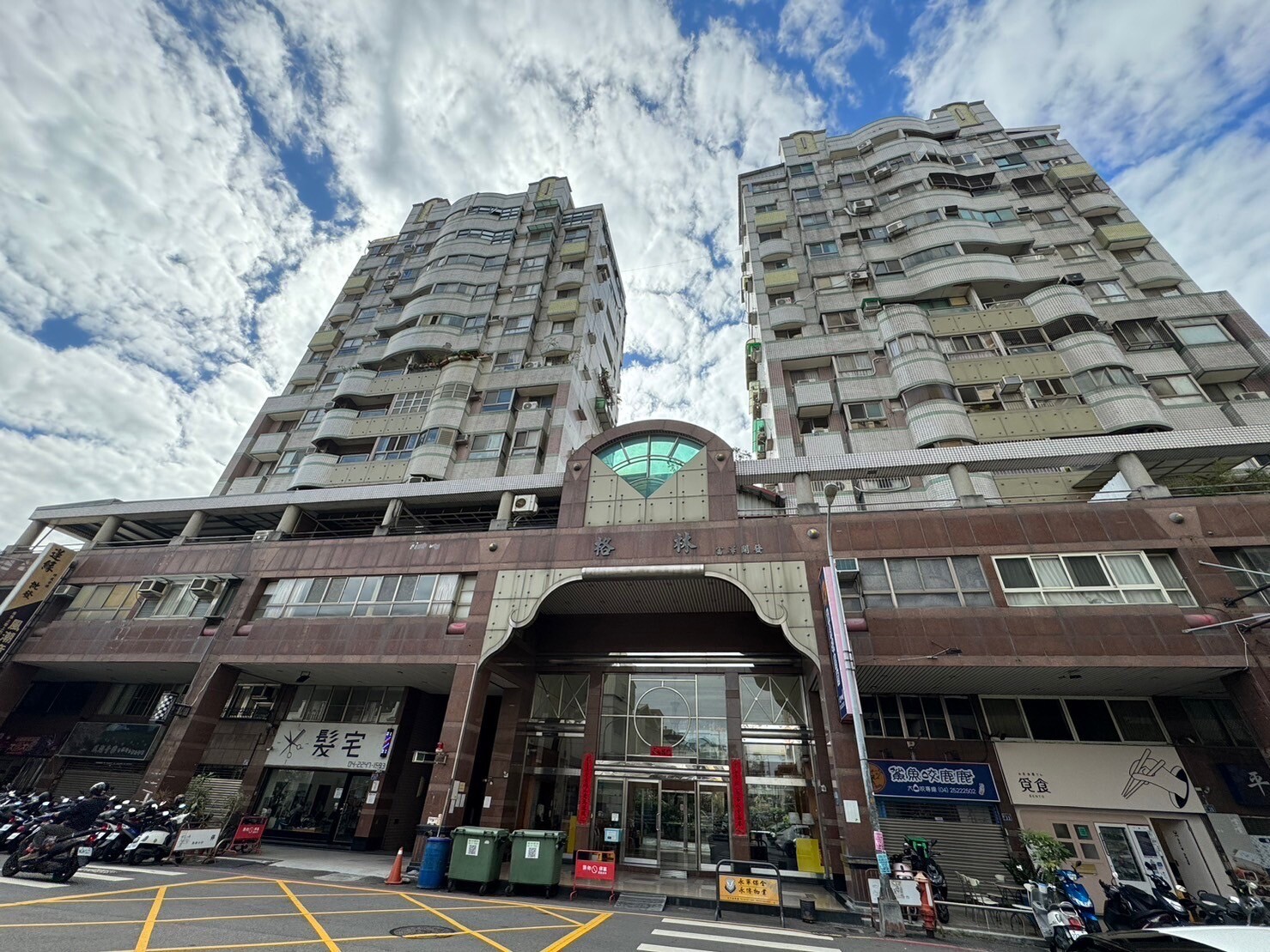 格林台中市北屯區崇德二路二段電梯大廈【宏庭嚴選】格林 大三房休旅車 高樓視野戶稀有釋出 房屋出售 樂屋網