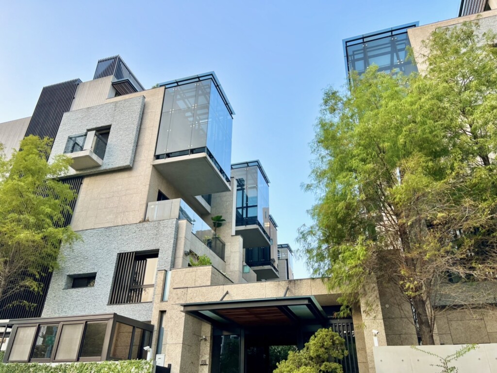 透與璞台中市西屯區西苑一街別墅買屋找哲瑜 專簽十二期 頂級豪華四車電墅 房屋出售 樂屋網