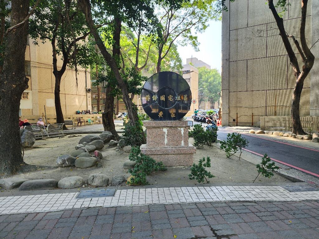 高雄市鼓山區九如四路華廈內惟車站1樓翻新改2套房1大客廳 房屋出售 樂屋網