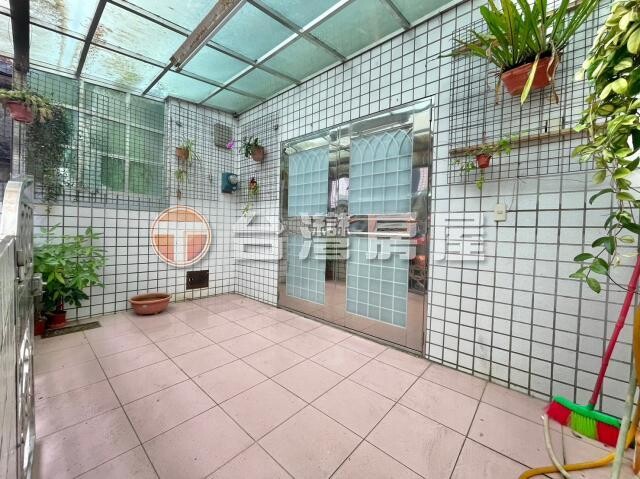 基隆市信義區深澳坑路透天厝瑞士山莊別墅車庫 房屋出售 樂屋網